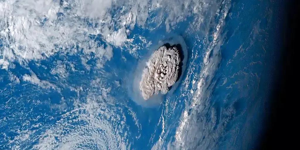 Hunga Tonga-Hunga eruption sent enough water vapor into the ...